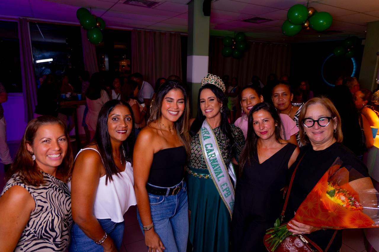 Xialainne Ras ta cla pa representa EPB den Eleccion di Sra. Carnaval ...