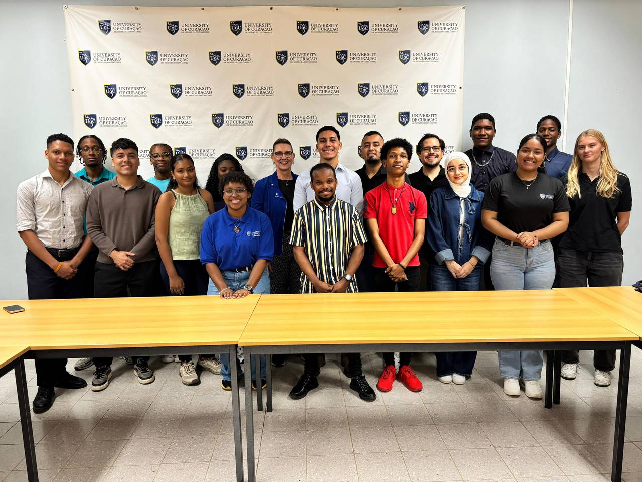 Orguyo local: Dos studiante Arubiano ta encabesa e Studentenraad di ...