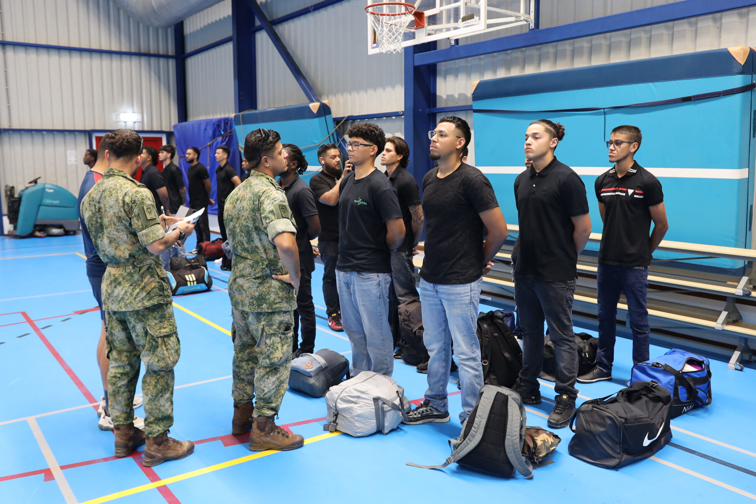 Un total di 130 hoben a aplica pa bira mariniers | 24ora - Prome Den ...