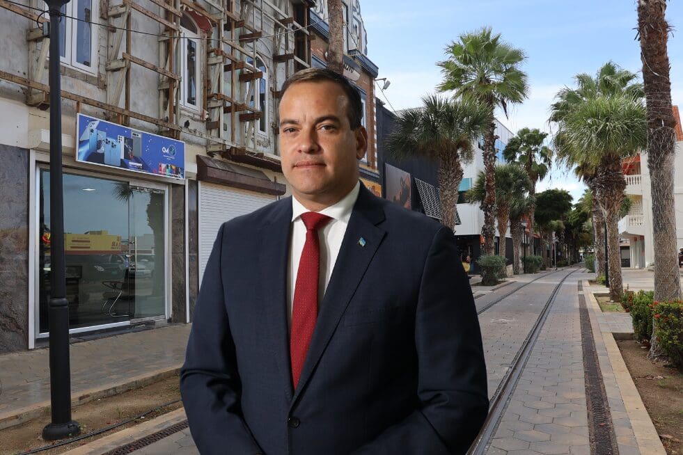 Minister Wever: Ta encurasha comerciante inverti of bende su edificio | 24ora - Prome Den Noticia