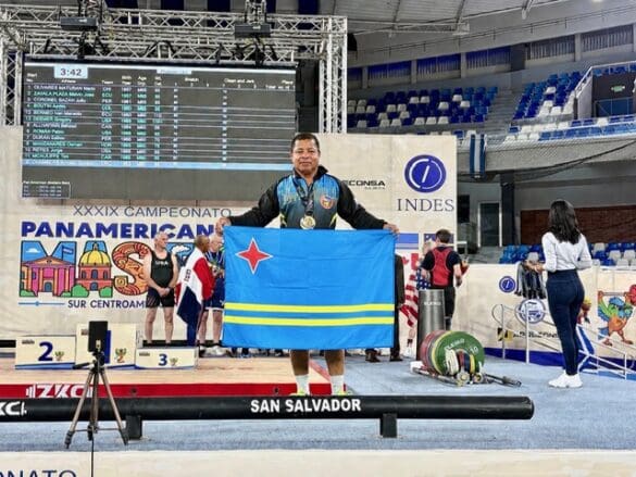 Hugo Themen a logra medaya di oro den campeonato internacional | 24ora ...